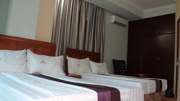 Quarto Deluxe | Minibar, cofre no quarto, secretária, camas desdobráveis/extra grátis