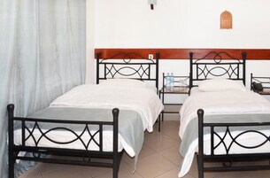 Quarto Twin | Cofre no quarto, secretária, ferro/tábua de engomar, Wi-fi grátis 