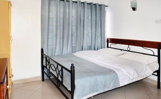 Quarto Duplo Standard | Cofre no quarto, secretária, ferro/tábua de engomar, Wi-fi grátis 