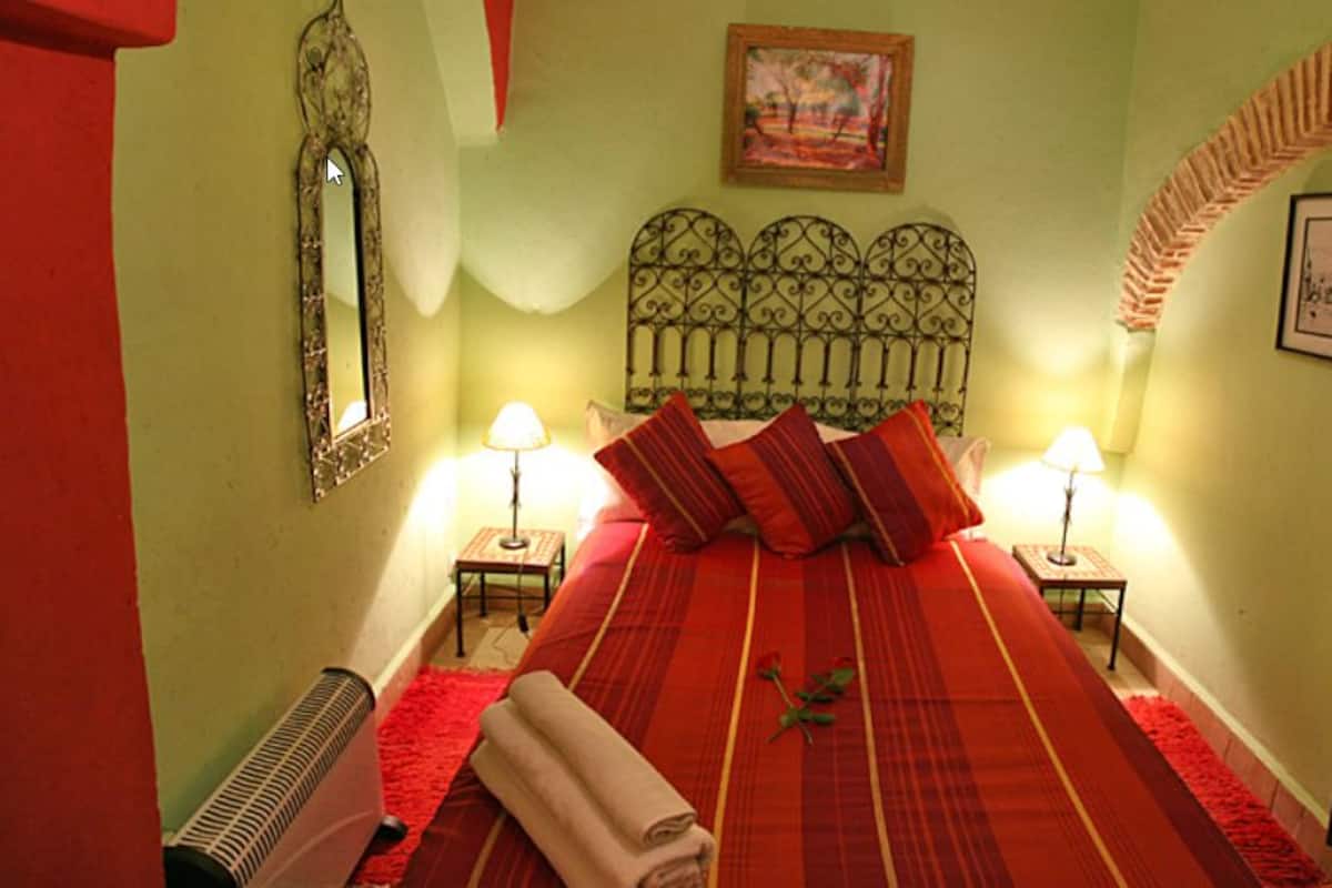 Quarto Duplo Standard | Cortinas/cortinados opacos, berços/camas para crianças grátis