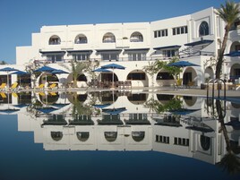 Piscina interior, piscina exterior 