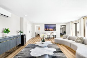 Quarto Executivo | Camas de colchão pillowtop, secretária 