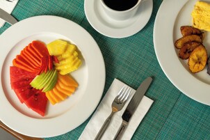 Pequeno-almoço tipo buffet diário mediante uma taxa