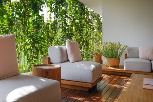 Área de estar no saguão