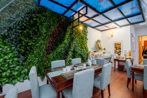 Pequeno-almoço tipo buffet diário (113500 VND por pessoa) 