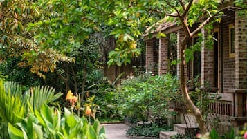 Quarto Quádruplo Deluxe, várias camas, vista para o jardim | Vista da varanda