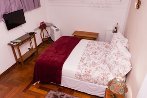 Suíte superluxo, 1 quarto, banheira | Vista do quarto