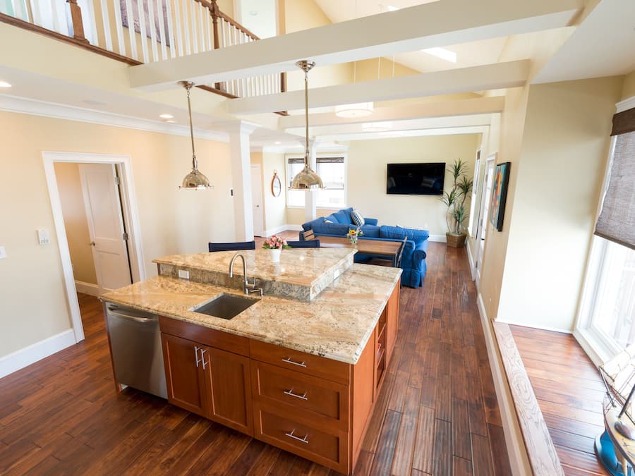 Loft superluxo, 3 quartos, sacada, vista para a cidade | Cozinha privada | Geladeira, micro-ondas, fogão, cooktop