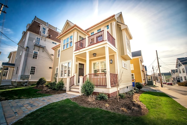 The Newport Lofts - 611 Thames Street - Newport, RI