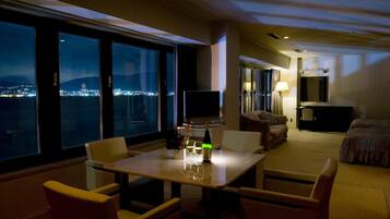 Secretária, secretária adequada para computadores portáteis