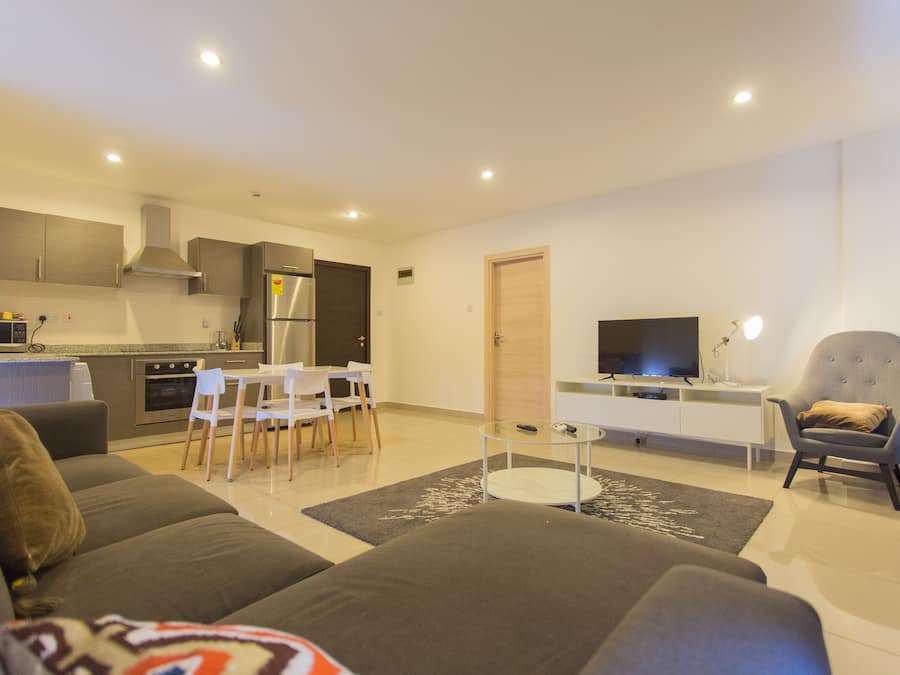 Apartamento Premium, 3 quartos | Sala | Televisor de ecrã plano de 36 polegadas com canais por cabo, televisor