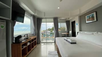Deluxe Sea View With Balcony | Frigobar (abastecido com itens grátis), cofres nos quartos