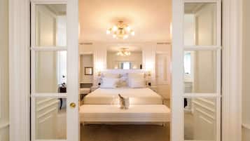 Suíte real, banheira de imersão, vista para o lago (SPA) | 1 quarto, lençóis italianos Frette, roupas de cama premium