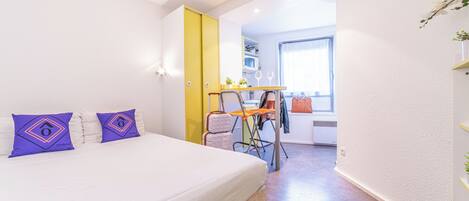 Estúdio, 1 cama de casal | Secretária, quartos insonorizados, ferro/tábua de engomar, Wi-fi grátis