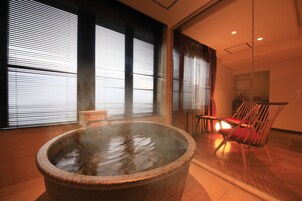 Produtos de toalete grátis, secador de cabelo, chinelos, bidê