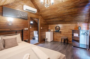 Quarto Romântico | Roupa de alta qualidade, minibar, cofre no quarto 
