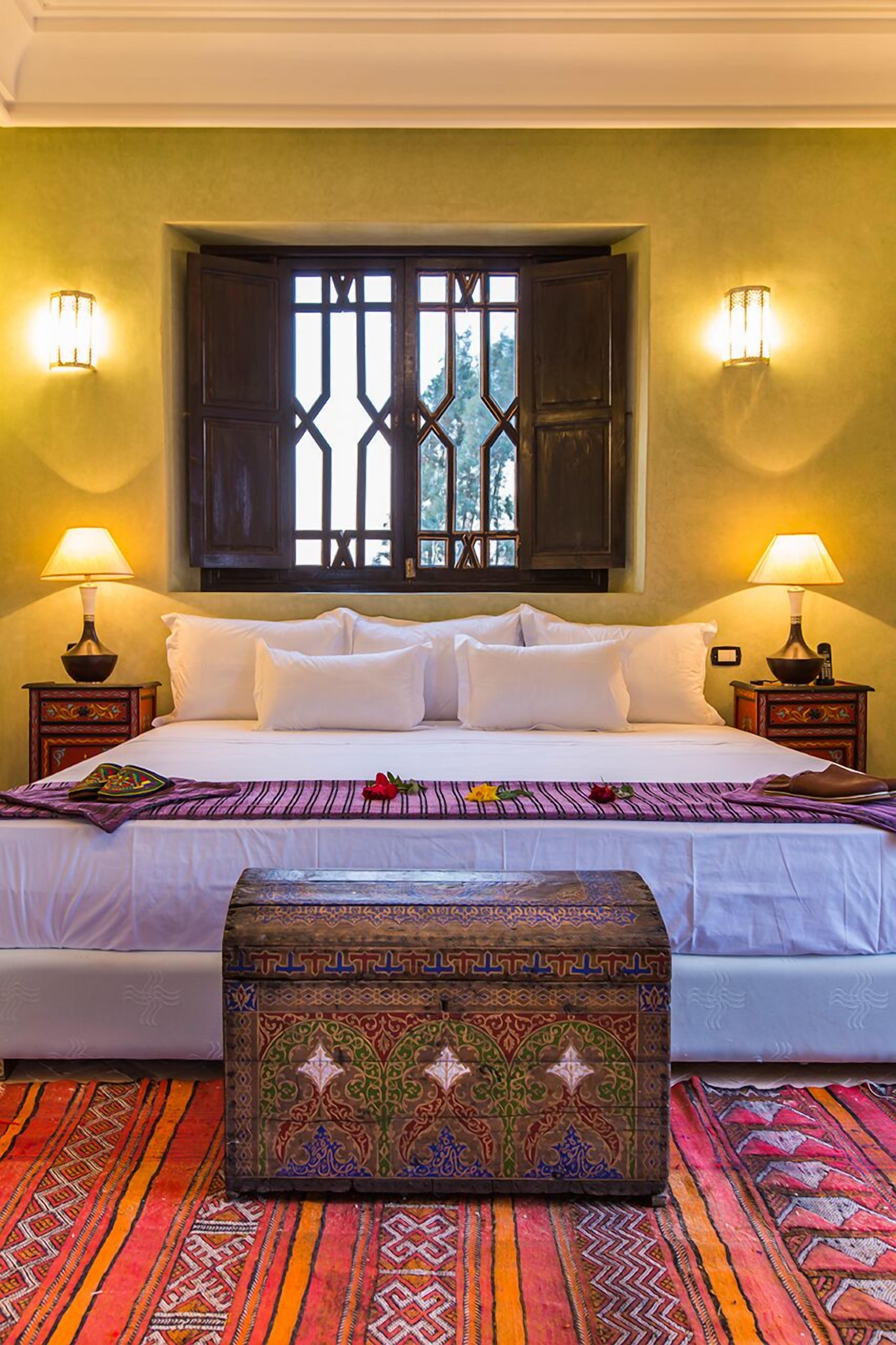 Quarto casal superior, 1 cama King | Roupas de cama premium, frigobar (abastecido com alguns itens grátis)