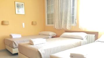 Escrivaninha, cortinas blackout, Wi-Fi de cortesia