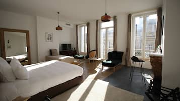 Quarto Triplo Deluxe | Roupa de alta qualidade, minibar, cofre no quarto