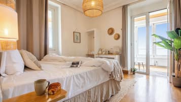 Quarto Duplo ou Twin Deluxe, casa de banho privativa, vista para o oceano | Com decoração personalizada, com mobília individualizada, Wi-fi grátis