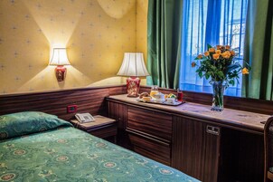 Quarto solteiro superior | Frigobar, cofres nos quartos, escrivaninha, Wi-Fi de cortesia