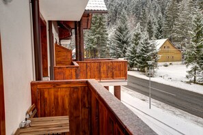 Suíte estúdio família, 2 quartos, cozinha, vista para a montanha | Sacada