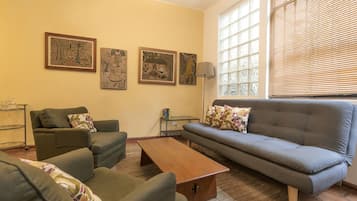 Suite-Estúdio | Sala | TV de ecrã plano