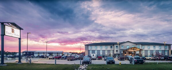 Timber Ridge Inn And Suites - Fox Creek