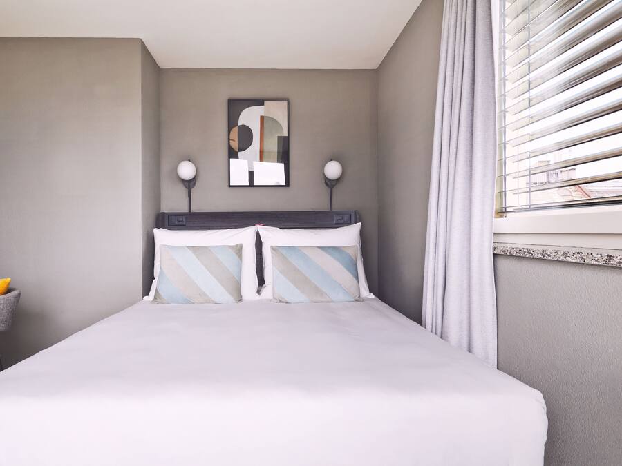 Estúdio, varanda | Roupa de alta qualidade, cofre com capacidade para portátil