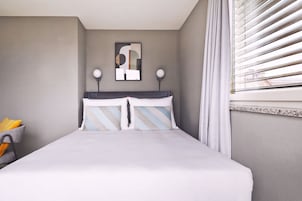 Estúdio, sacada | Roupas de cama premium, cofres nos quartos, cortinas blackout