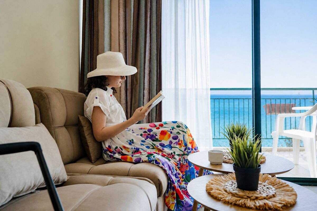Standard Double Room, Sea View (Free Beach Package) | Minibar, secretária, Wi-fi grátis, roupa de cama fornecida