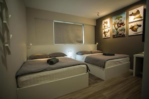 Escrivaninha, quartos à prova de som, ferros/tábuas de passar roupa