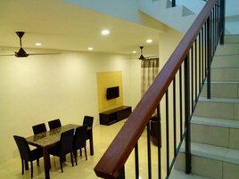 Casa, 4 quartos | Opções para refeição no quarto