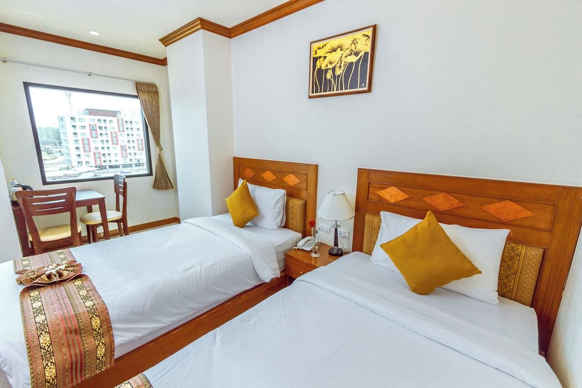 Standard Twin Room | Secretária, cortinas/cortinados opacos, Wi-fi grátis