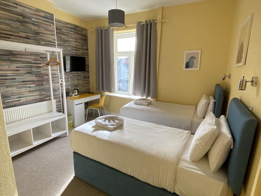 Superior King/Twin Room | Ferros/tábuas de passar roupa, Wi-Fi de cortesia