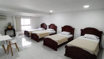 Quarto Quádruplo Standard | Wi-fi grátis, roupa de cama fornecida
