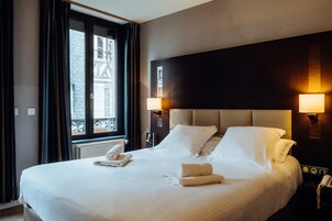 Quarto casal standard | Quartos à prova de som, Wi-Fi de cortesia, roupa de cama