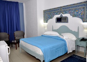 Quarto Individual | Lençóis de algodão egípcio, roupa de alta qualidade, cofre no quarto