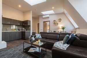 Apartamento exclusivo, 1 quarto | Cozinha americana privada | Geladeira, micro-ondas, cooktop, chaleira elétrica