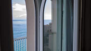 Camera Deluxe con Balcone o Finestre Vista Mare, al Primo o Terzo Piano | Lençóis italianos Frette, roupa de alta qualidade, minibar
