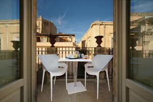 Quarto Duplo, terraço | Cofre com capacidade para portátil, quartos insonorizados