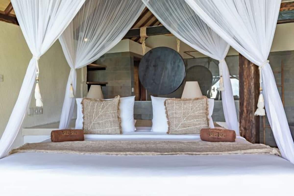 Frigobar, cofres nos quartos, individualmente decorados