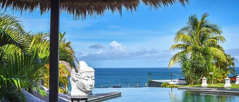 2 piscinas externas, guarda-sóis, espreguiçadeiras