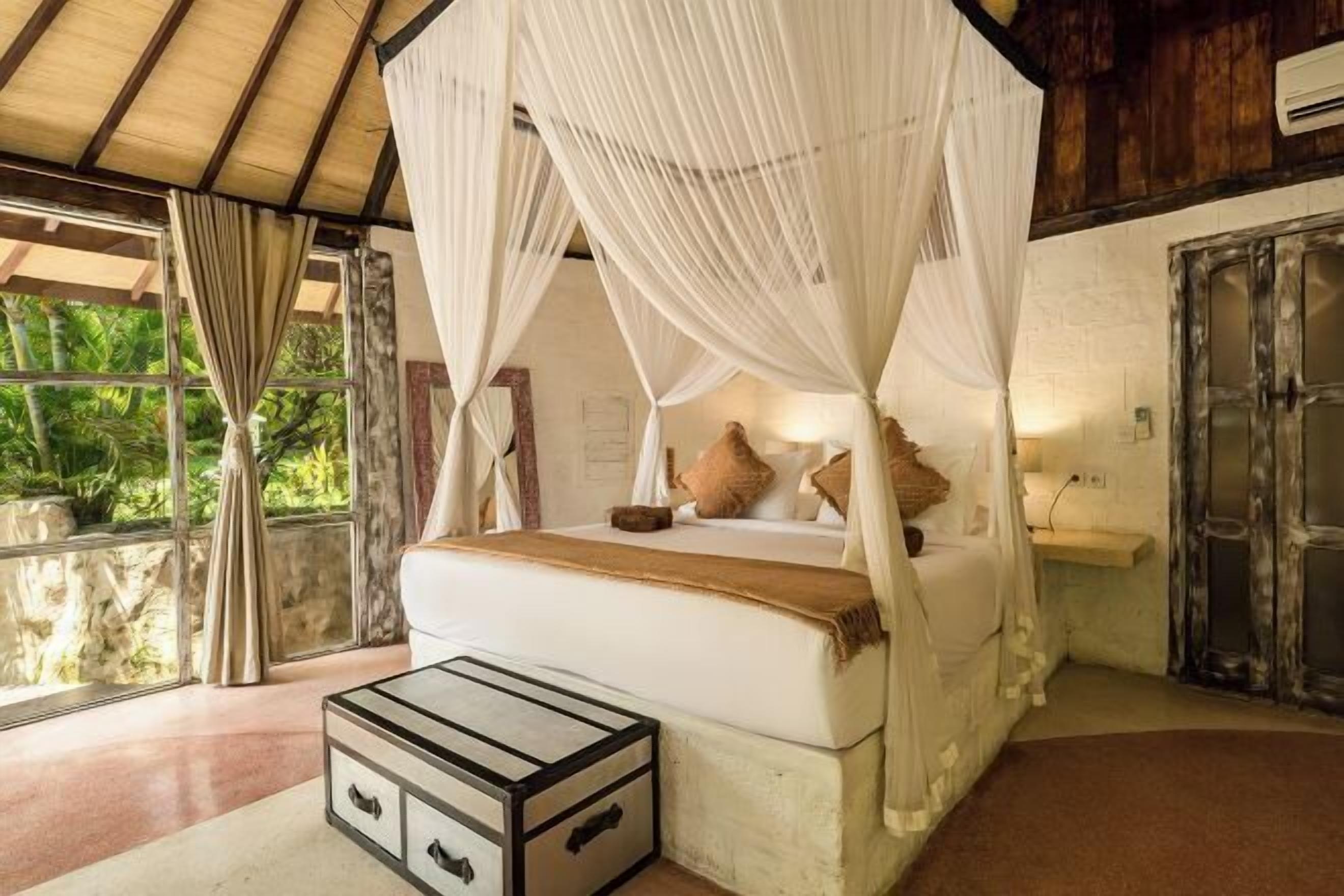 Frigobar, cofres nos quartos, individualmente decorados