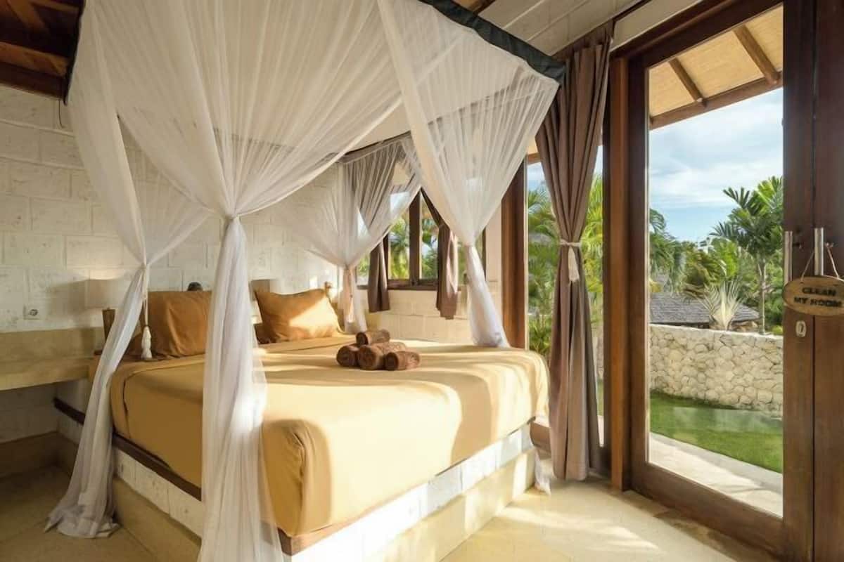 Frigobar, cofres nos quartos, individualmente decorados