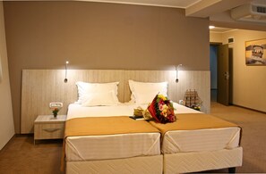 Suite, varanda | Minibar, cofre no quarto, secretária, quartos insonorizados 