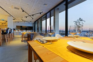 Café da manhã, almoço e jantar; culinária local 