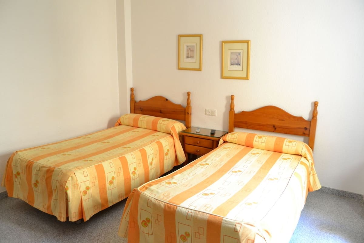 Quarto Twin | Secretária, Wi-fi grátis, despertadores