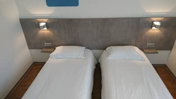 Quarto duplo | Roupas de cama premium, escrivaninha, cortinas blackout