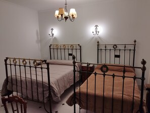Quarto família (5) | Escrivaninha, quartos à prova de som, Wi-Fi de cortesia, roupa de cama